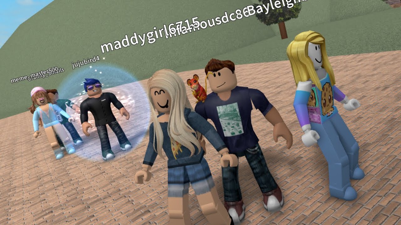 Family fun at Theme Park in Roblox.... - YouTube