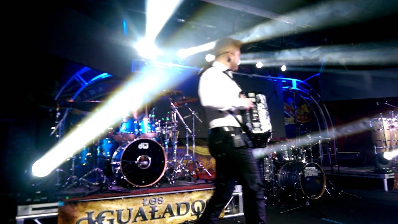 Los Rojos En El Rodeo Night Club - YouTube