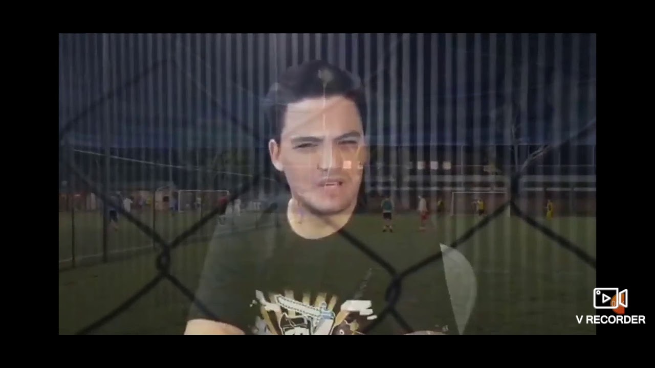 Felipe Neto jogando futebol na quarentena - YouTube