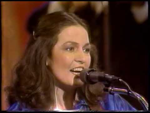 The Tommy Hunter Show - Donna Dunlop performs her song Louisiana Sky ...