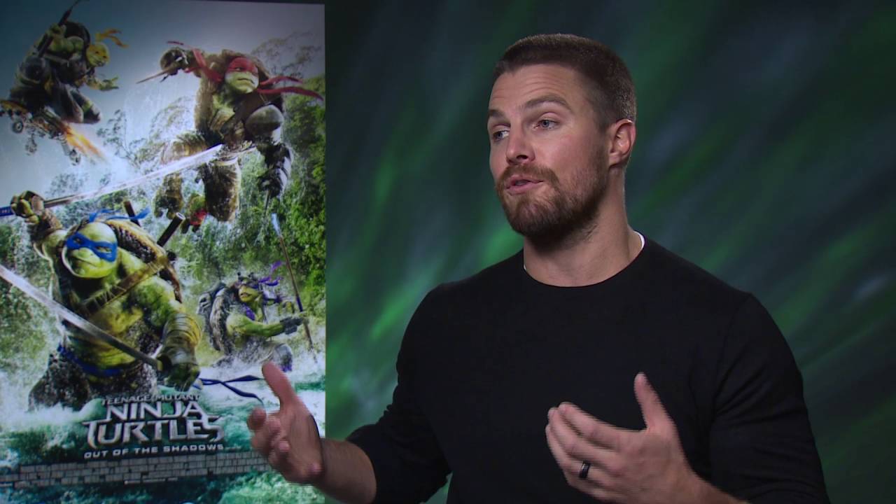 Stephen Amell Interview with the star of ARROW & TEENAGE MUTANT NINJA ...