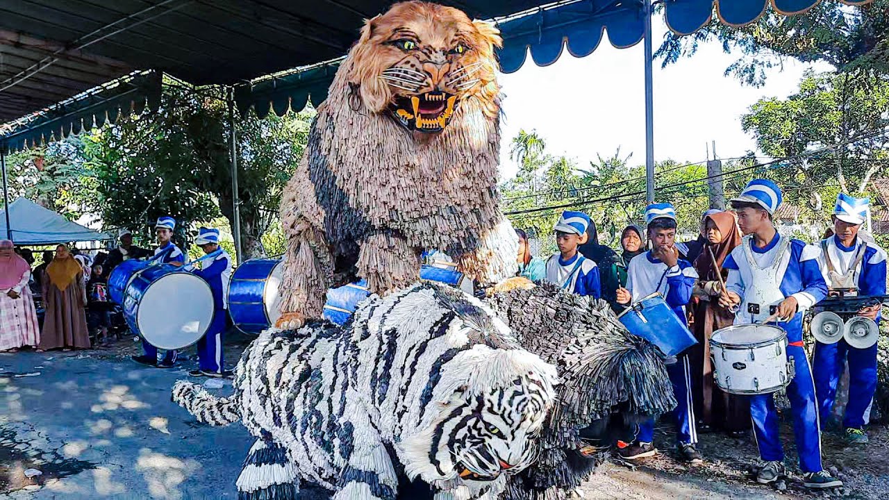 atraksi special singo raung macan java - YouTube