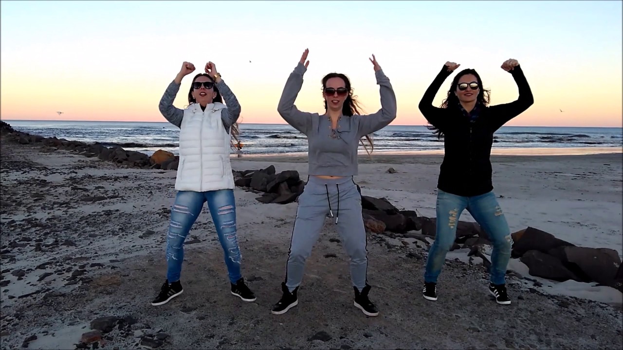 Dip and Roll MM56 Zumba Fitness - SistersZ - YouTube