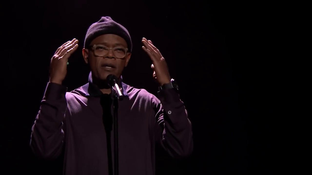 Samuel L Jackson vaping during poetry slam - YouTube