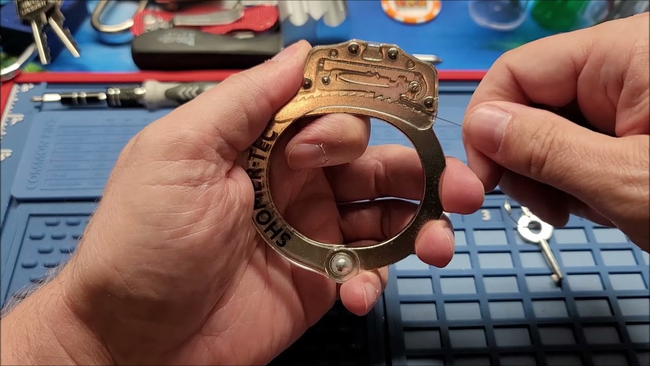 (14) Handcuff shimming with Covert Instruments Covert Companion - YouTube