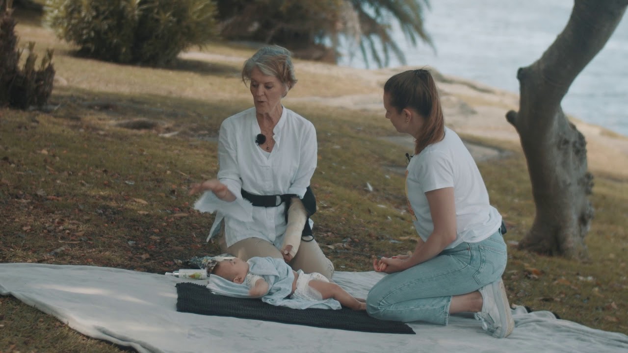 Benefits of a baby abdominal massage - YouTube