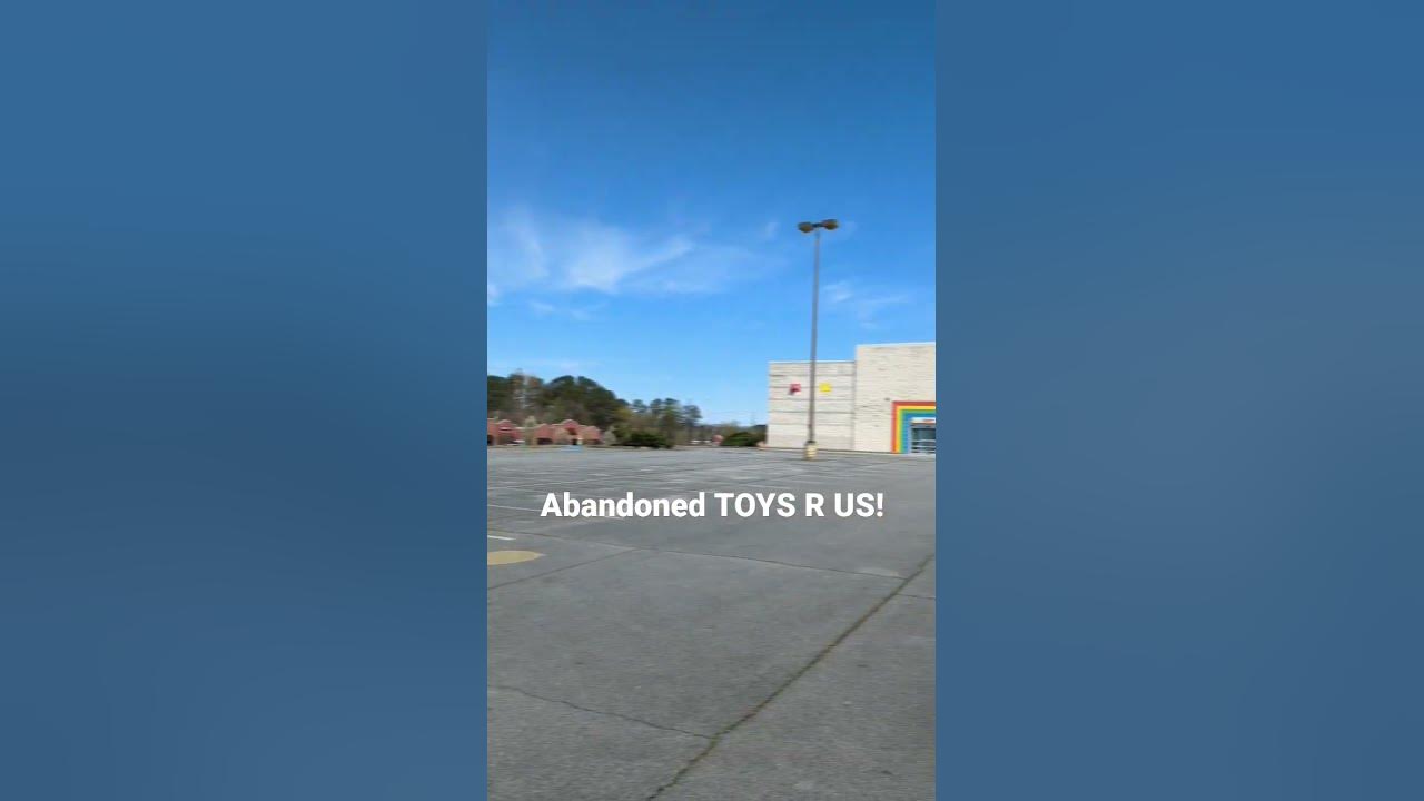 Abandoned Toys R Us In Mall Parking Lot In Rome Georgia Abandoned