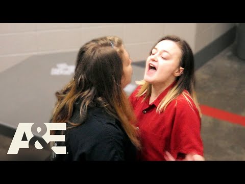 60 Days In: Women's Pod Fight Over... Nothing | A&E