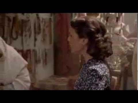 El Tiempo entre costuras - Promo - YouTube