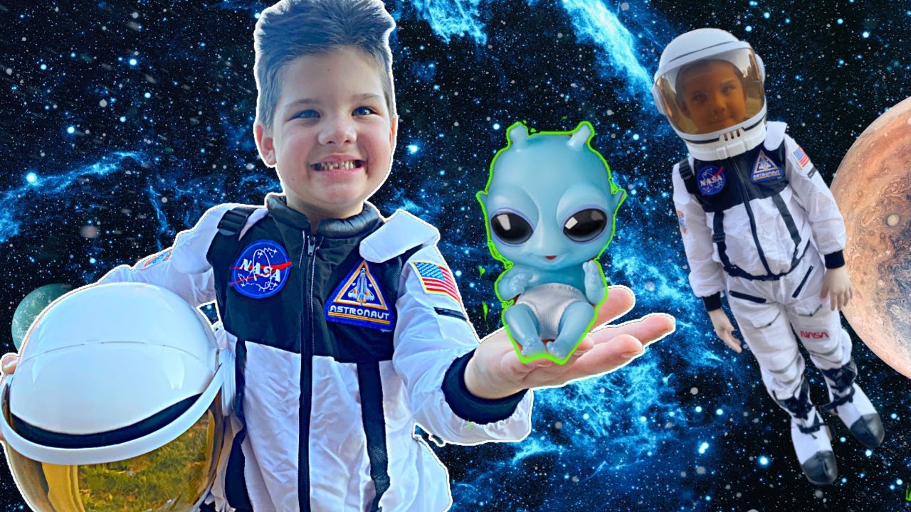 Caleb is an ASTRONAUT! Caleb PRETEND PLAY with MOMMY & BABY - Go IT