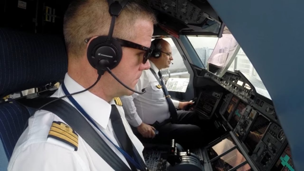 Dans le cockpit d'un vol Paris-Tokyo - YouTube