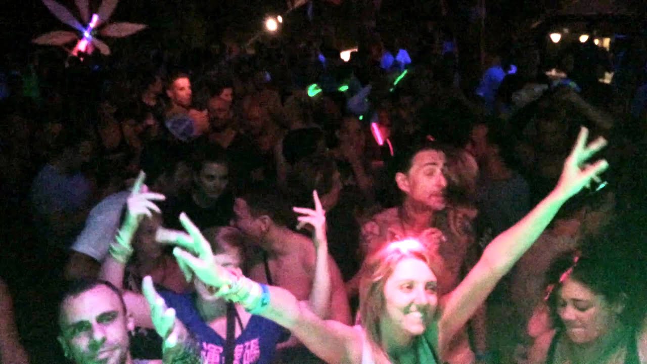 DJ Rinaneko & DJ PHB B2B session at Waterfall party at 2:21 - YouTube