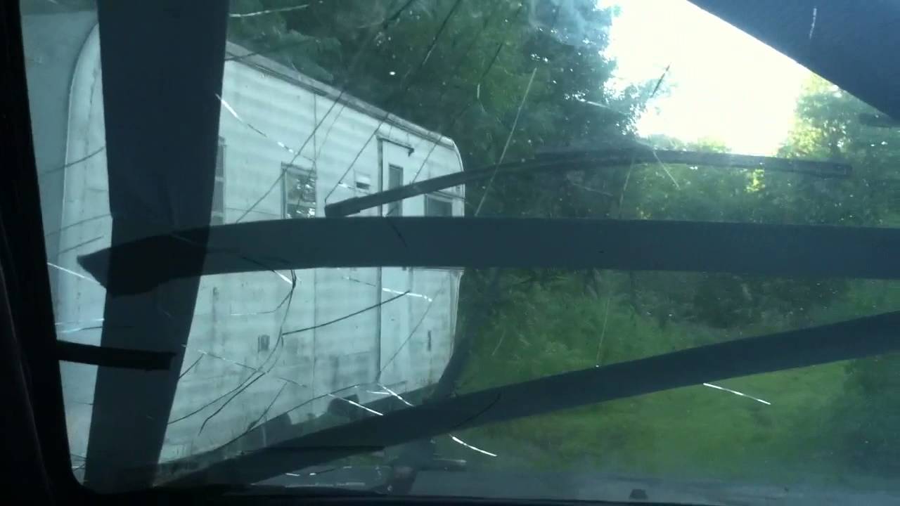 Windshield removal method. - YouTube