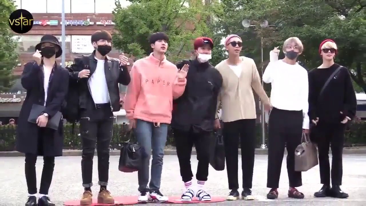 THE SCREAMING FANBOY IS BACK! (BTS) - YouTube