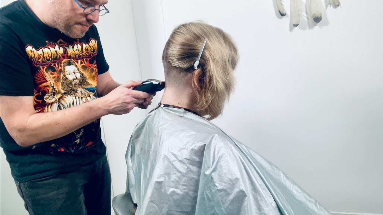 A layered haircut with a shaved nape undercut - YouTube