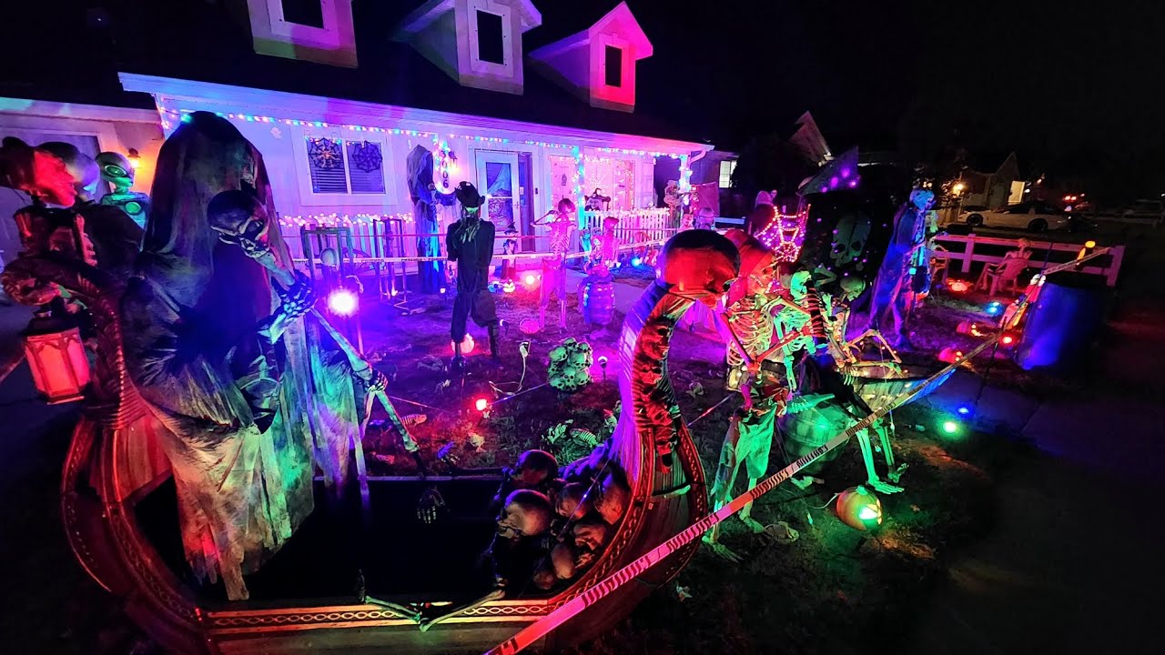 Cool Halloween Haunt Walkthrough w/ Lots of Animatronics! - YouTube