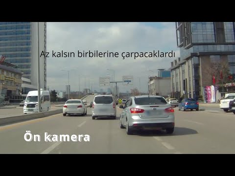 Birbirleri ile yarışan Ford Tourneo Connect ve Focus makas atarak ilerliyor (Araç kamerası)