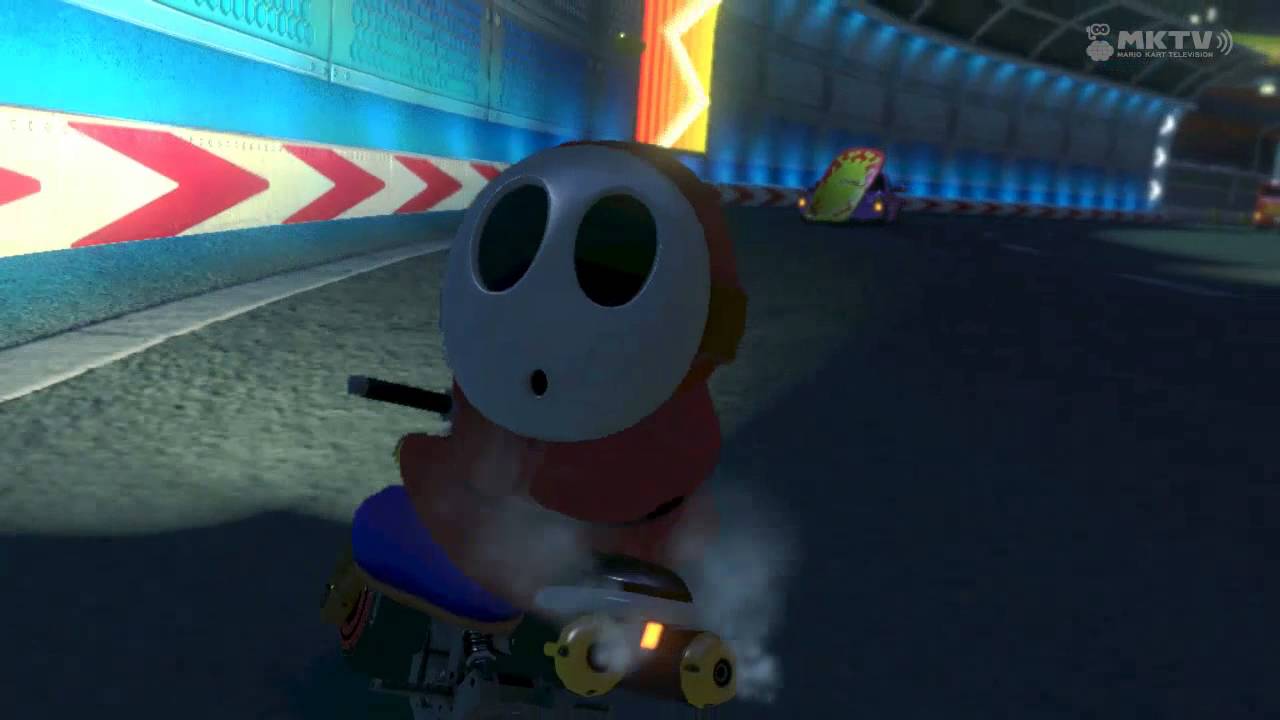 Mario Kart 8 - Driving Backwards - YouTube