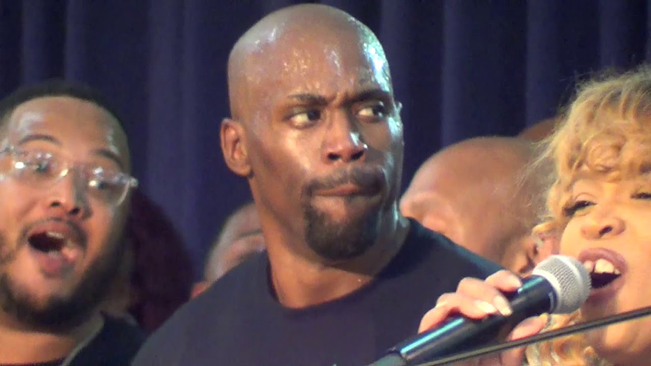 New Direction Reunion Choir singing -"Lighthouse" - YouTube