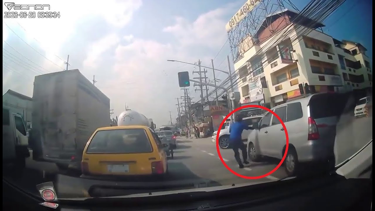 ROAD RAGE - Traffic Enforcer vs Car - Dash Cam Owners Philippines - YouTube