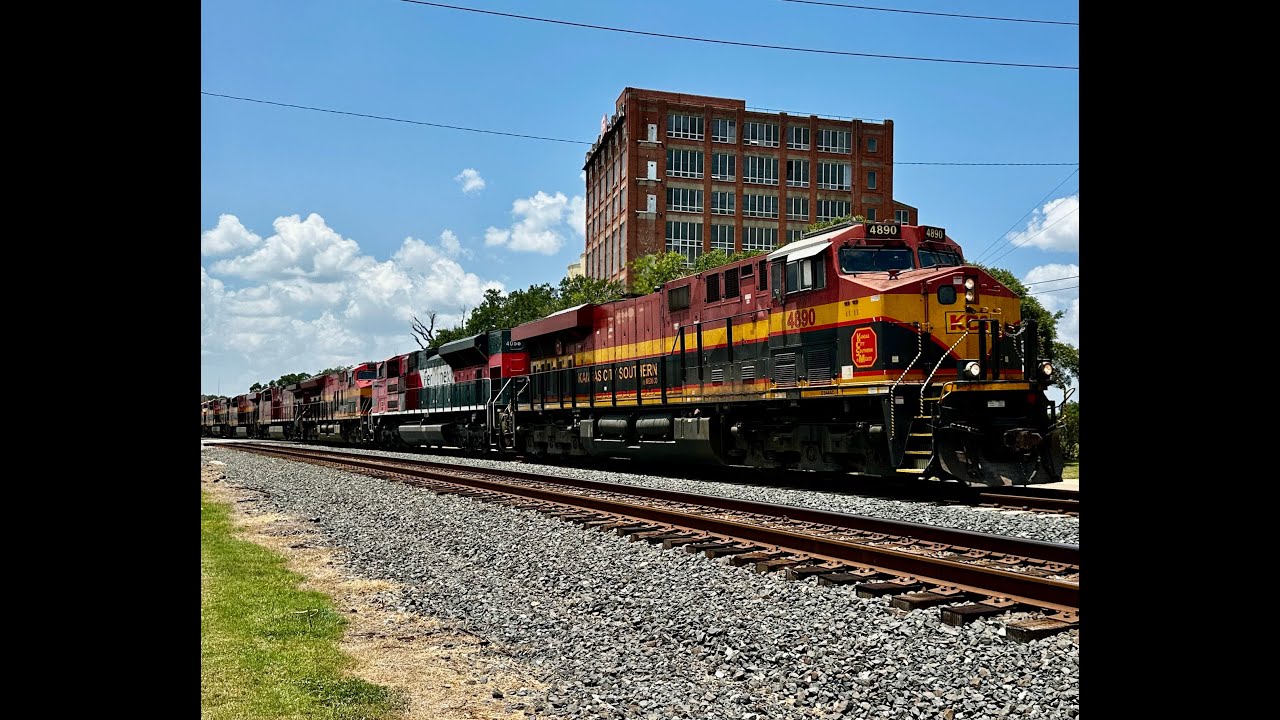 KCS 4890 leads CPKC manifest with nice lashup, Sugar Land, TX 7/28/23 - YouTube