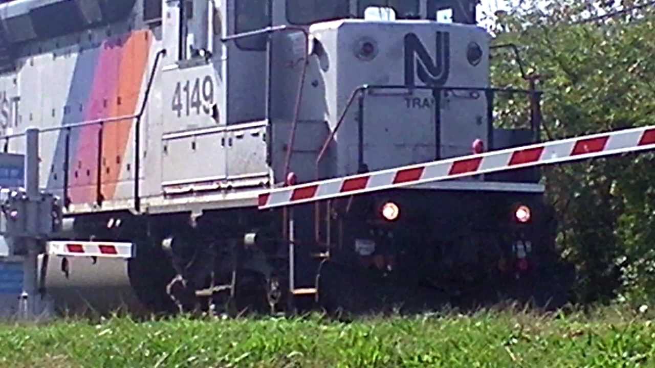 NJT 4149 leads NJT train with comet IV cabcar 5024 - YouTube