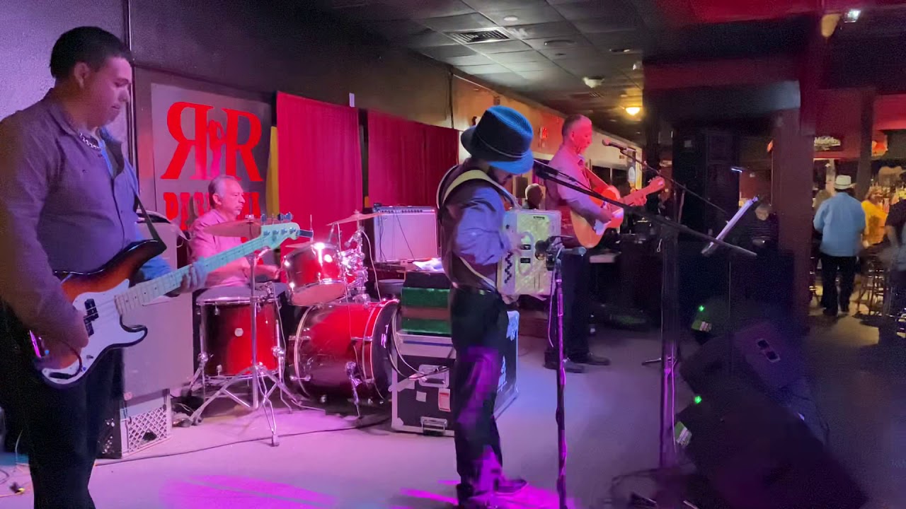 Rodney Rodriguez y Los Cucuys - YouTube