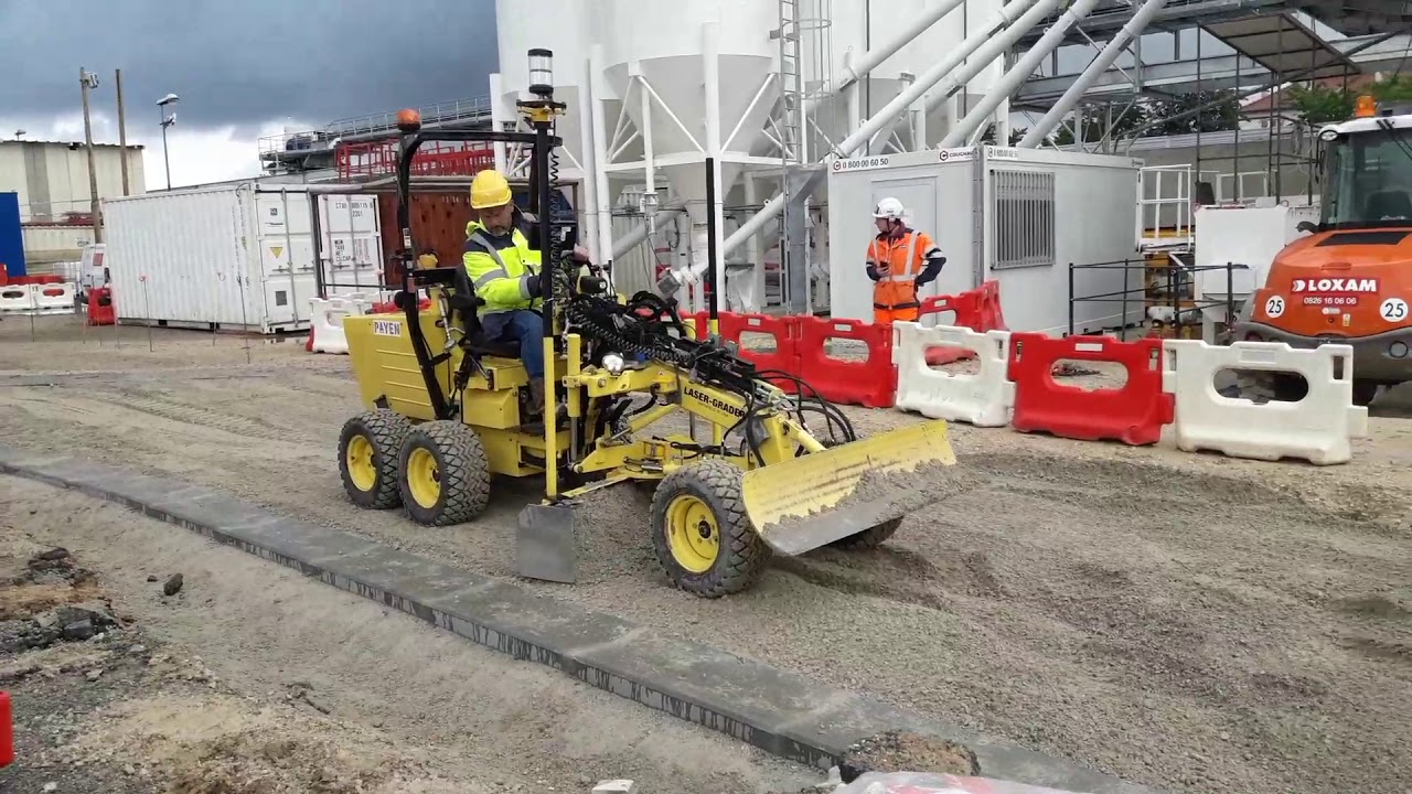 Mini-niveleuse LASERGRADER - YouTube