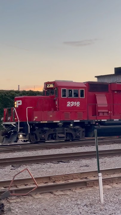 CP 2316 pushes a pull down into Bensenville Yard - YouTube