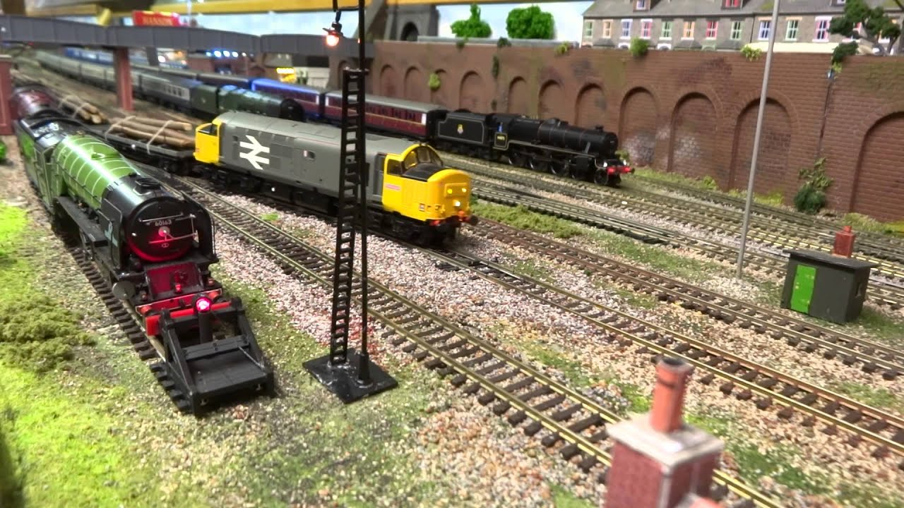 Dave`s Model Railway Close up - YouTube