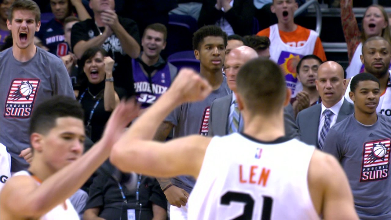 Alex Len dunks on Andre Drummond - YouTube