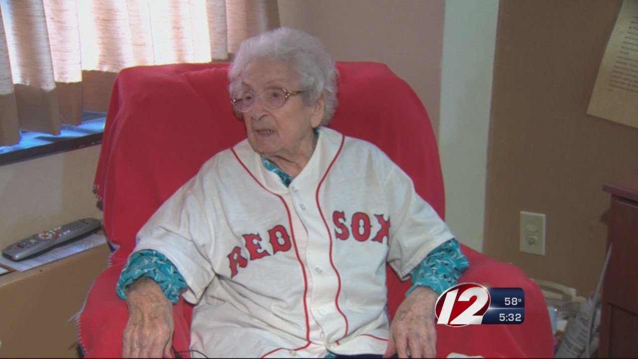 107-year-old woman celebrates Sox win - YouTube