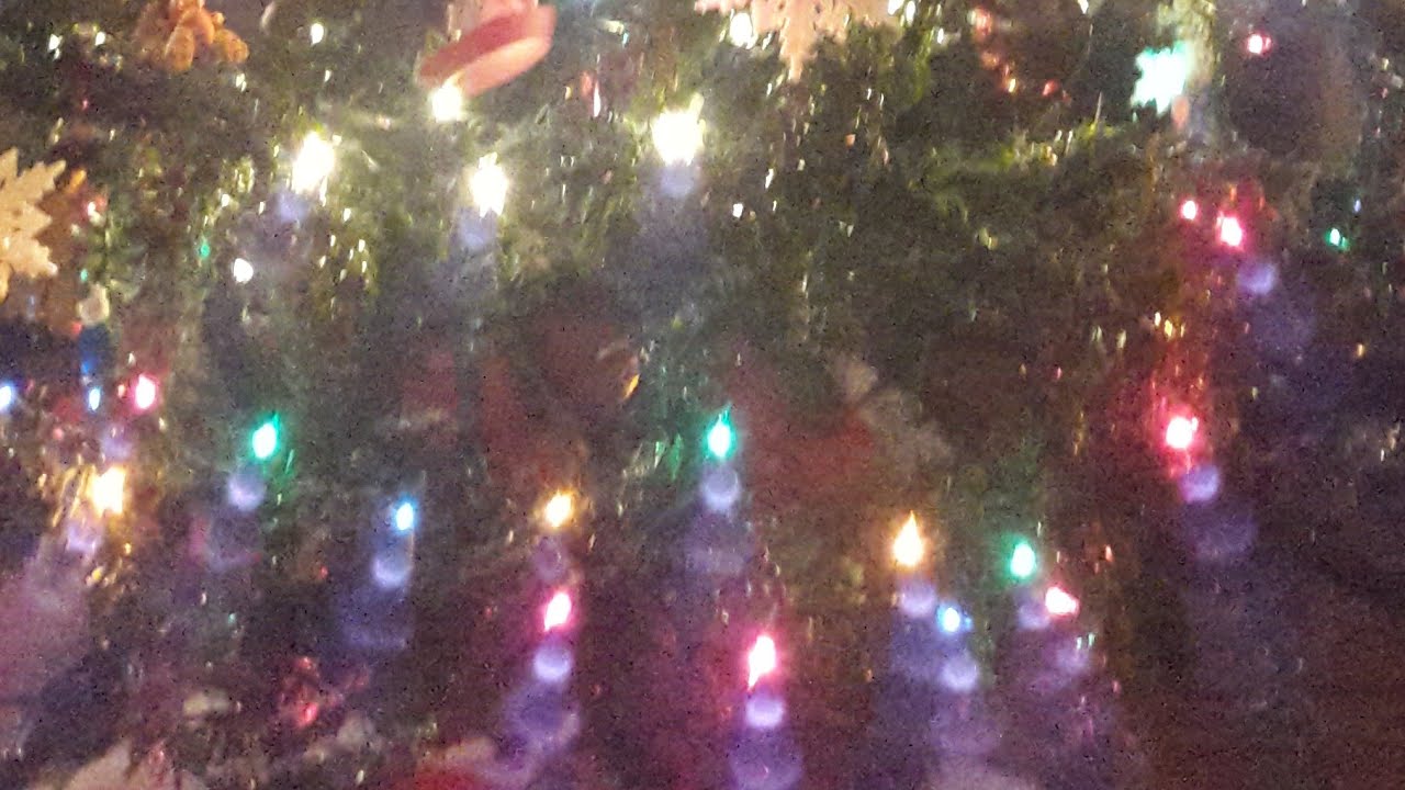 Christmas tree gets struck by lightning and blown up - YouTube