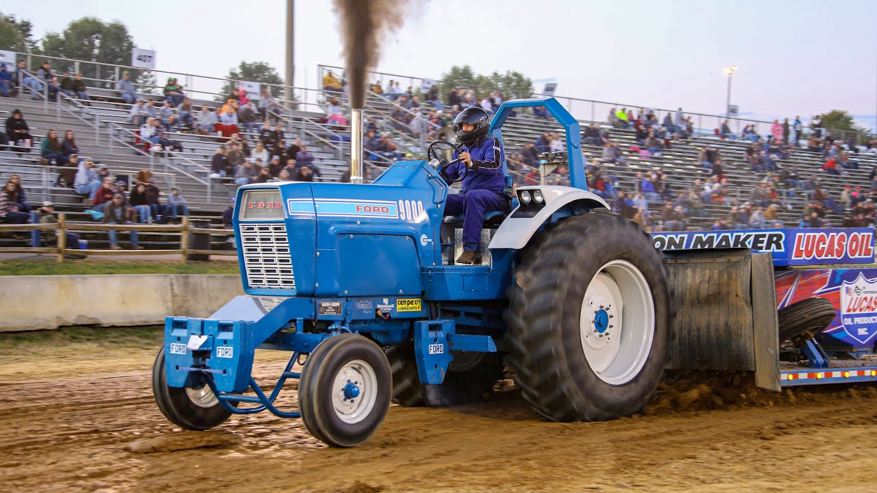 Hot Farm Tractors at the Virginia Power Pull 2020 - YouTube