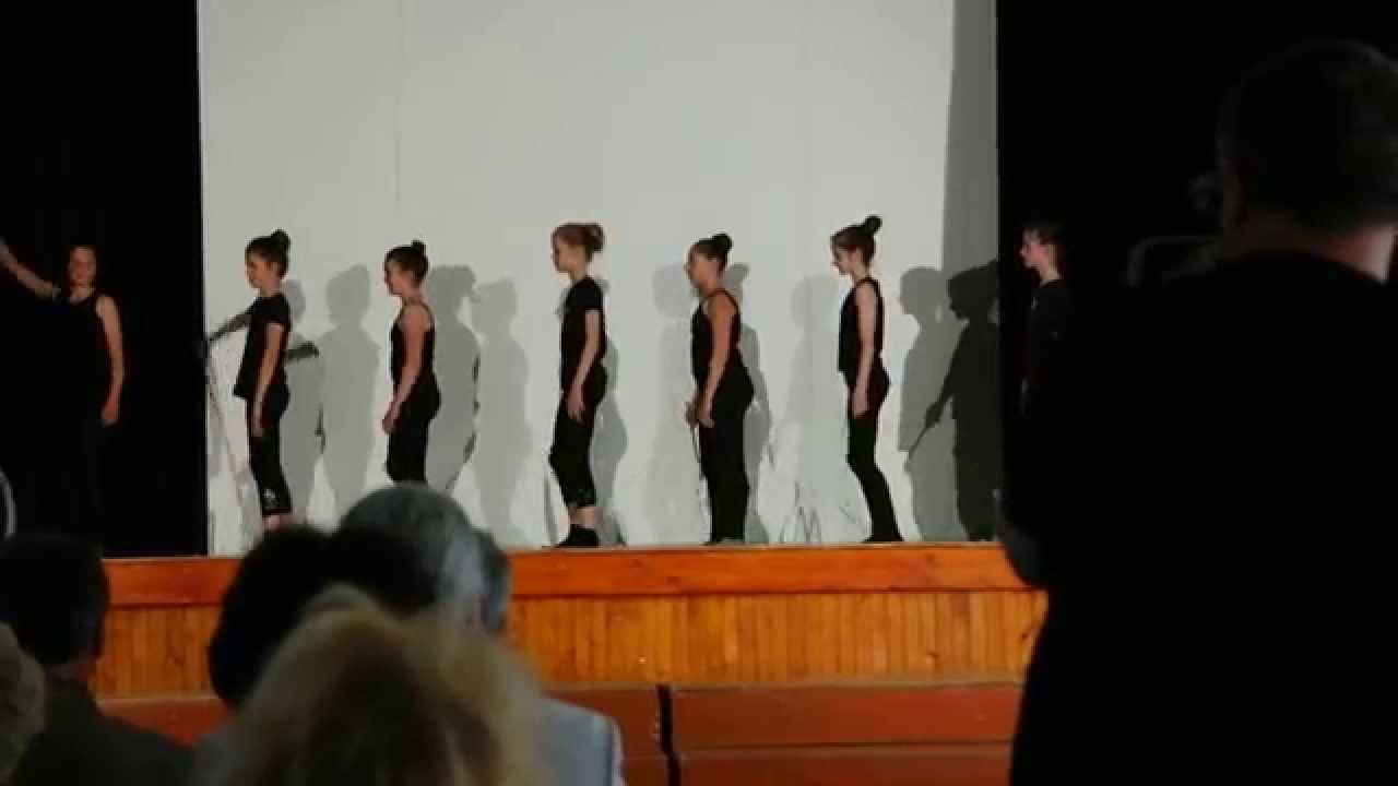 Szalagos tánc 5.a Nagymaros 2015 Zene: Ellie Goulding: Love Me Like You ...