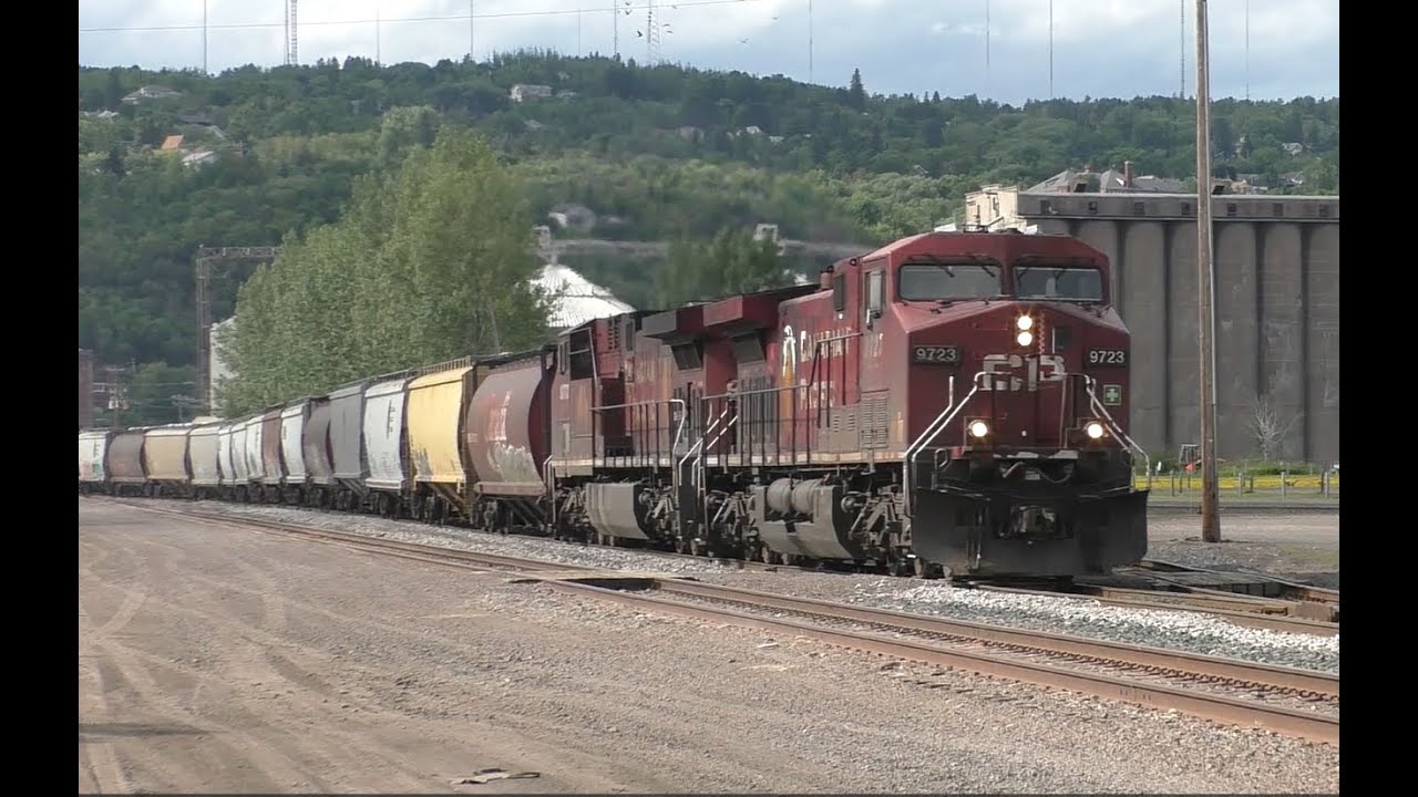 Canadian Pacific Grain Train in Duluth Minnesota Against Geese - YouTube