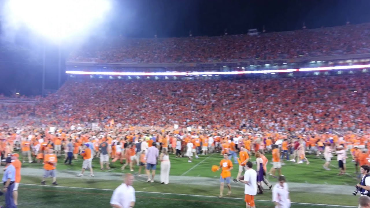 Clemson beat Georgia on field celebration - YouTube