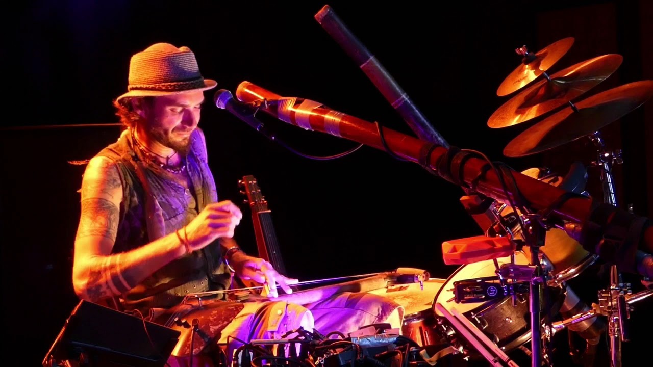 JAY HOAD - Plays shovel guitar. - YouTube