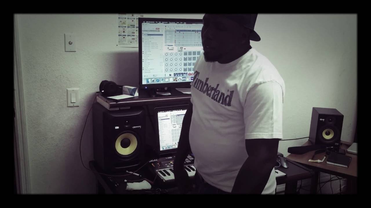 Making a beat using AKAI MPC Essential - YouTube