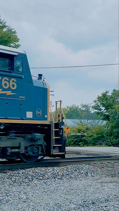4766 Solo CSX Locomotives - YouTube