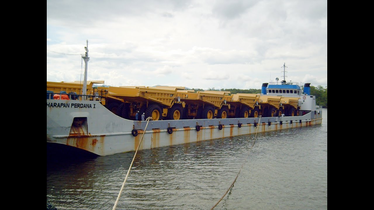 This is the process unloading unit OHT 777 from LCT - YouTube