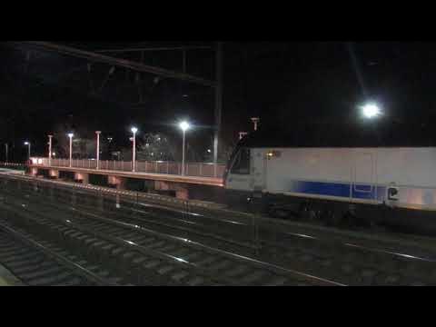 NJ Transit Bombardier ALP-45DP #4517 Departing Hamilton With Bi-Levels - YouTube