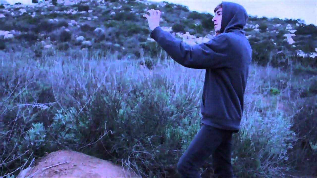 fat lady falling over - YouTube