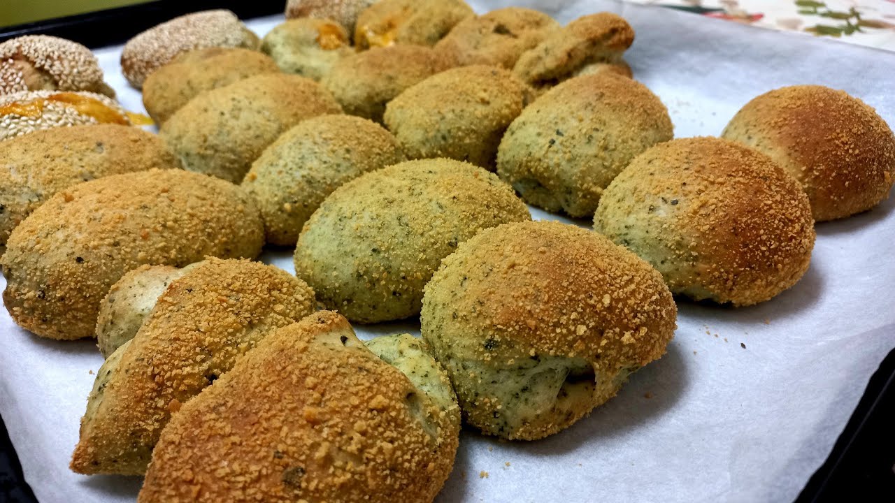 Malunggay pandesal/ Moringa bread step by step - YouTube