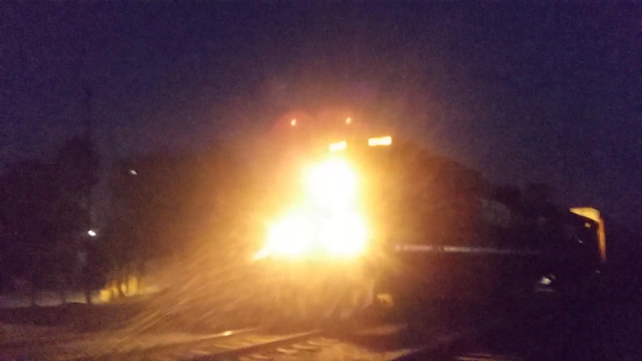 FXE 4672 GE ES44AC And Horn Show K3LA. - YouTube