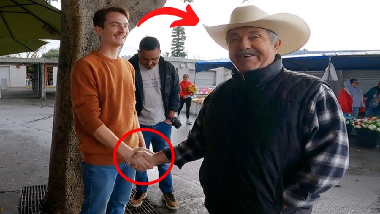 Gringo Speaks PERFECT Mexican Spanish, Makes Friends - YouTube