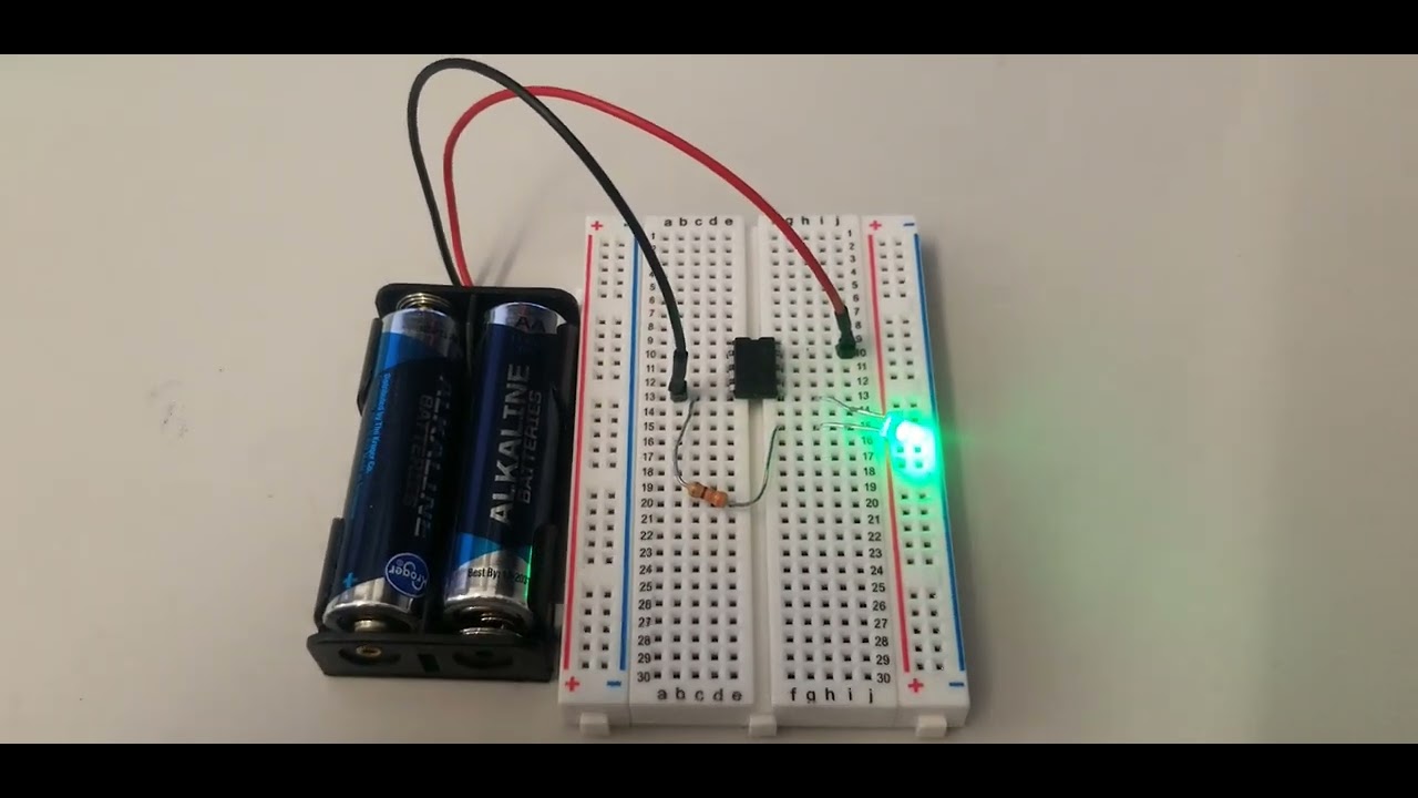S03E03 ATTiny85 Running on Batteries - YouTube