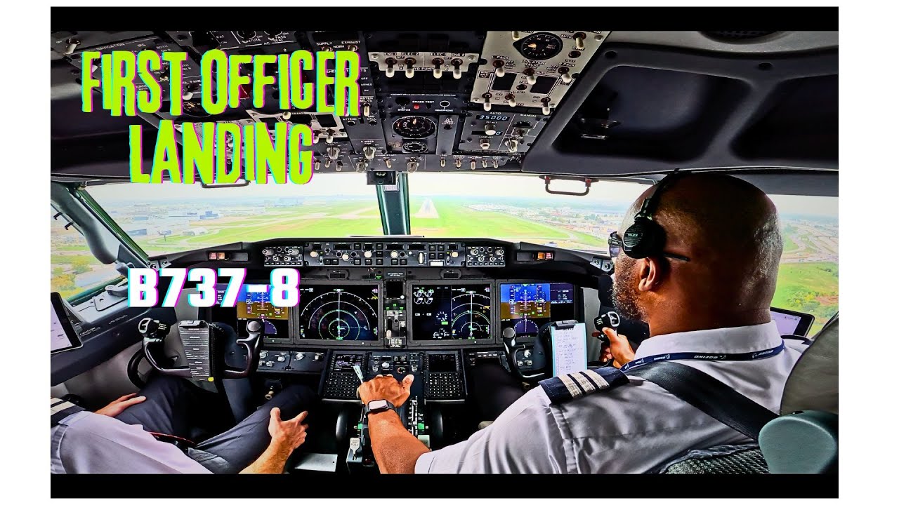 B737 First Officer Landing - YouTube