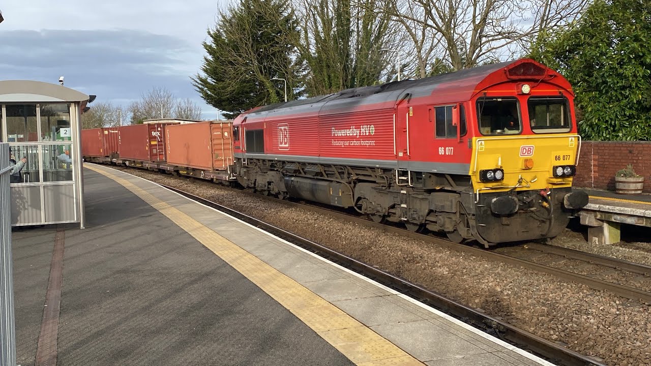 A green red train “Powered by HVO” 66077 DB cargo 4L45 containers 11:32 ...
