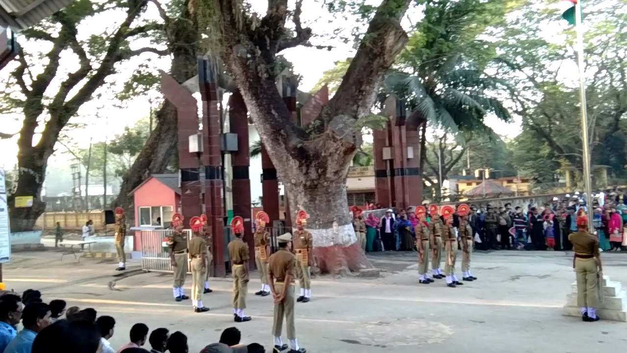 INDIA...BANGLADESH...BORDER....BONGAON,PETRAPOLE - YouTube
